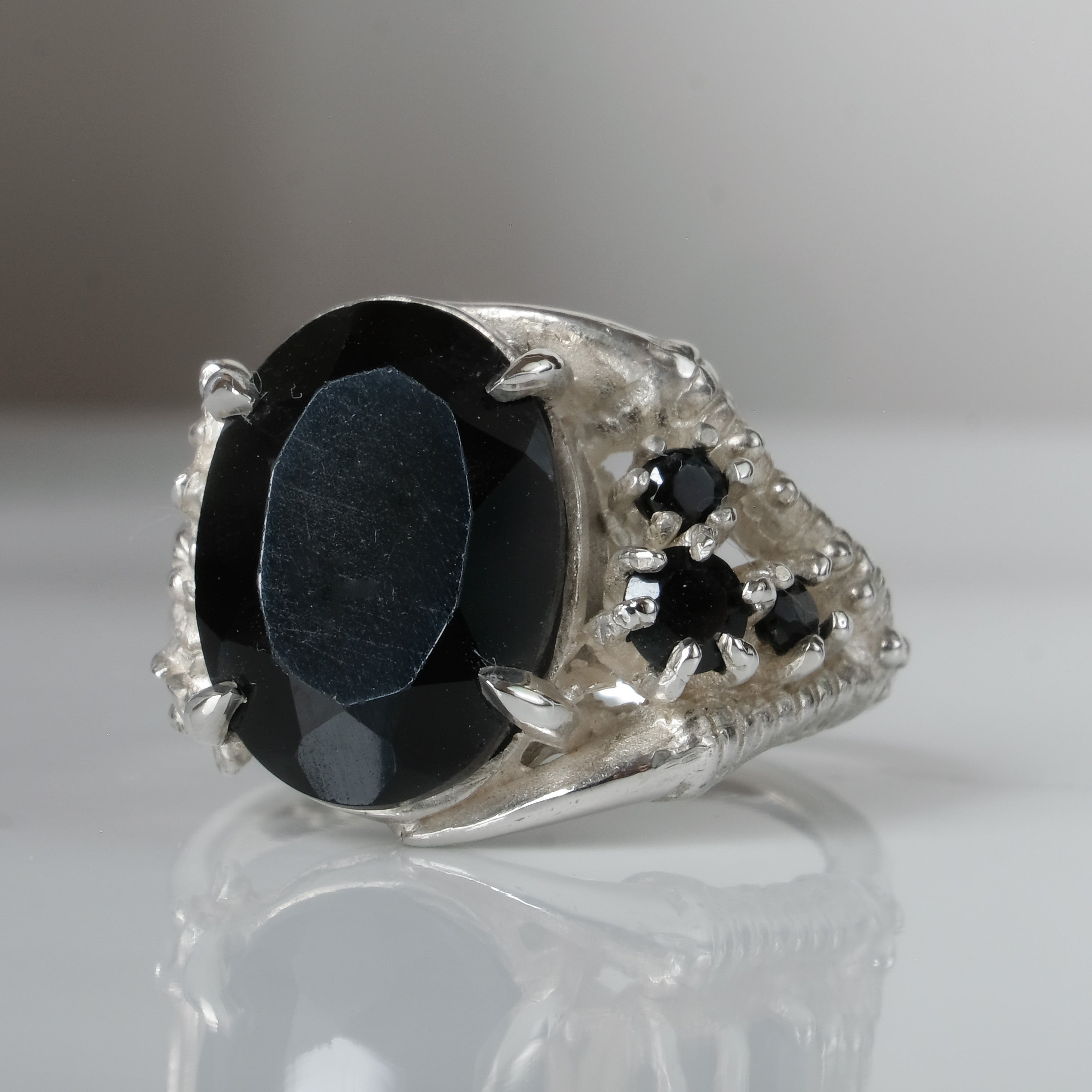 TALON black spinel ring – Charlie Shires